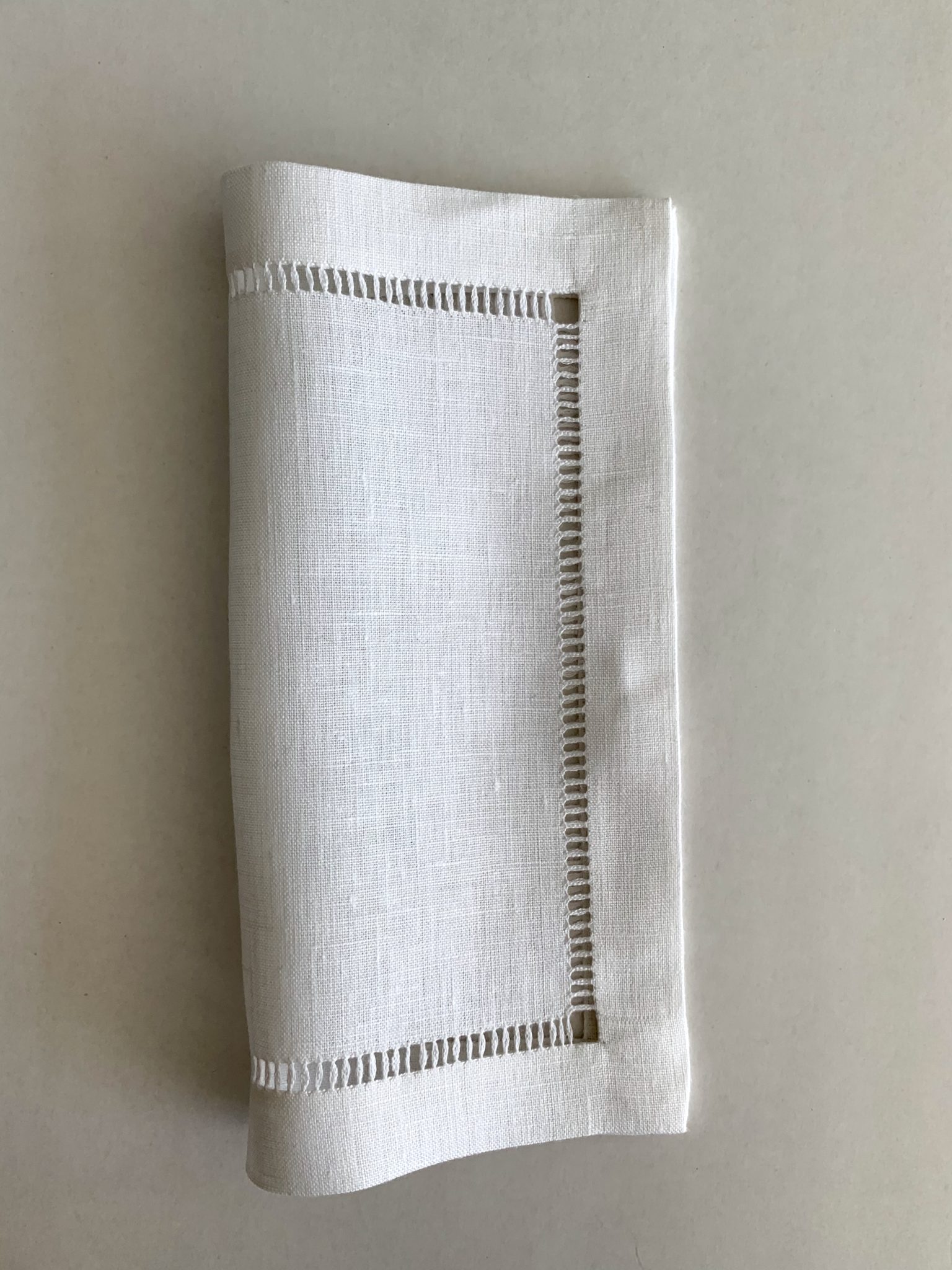 Servilleta Crema Deshilada 2- de cocktail – MV Mantelería